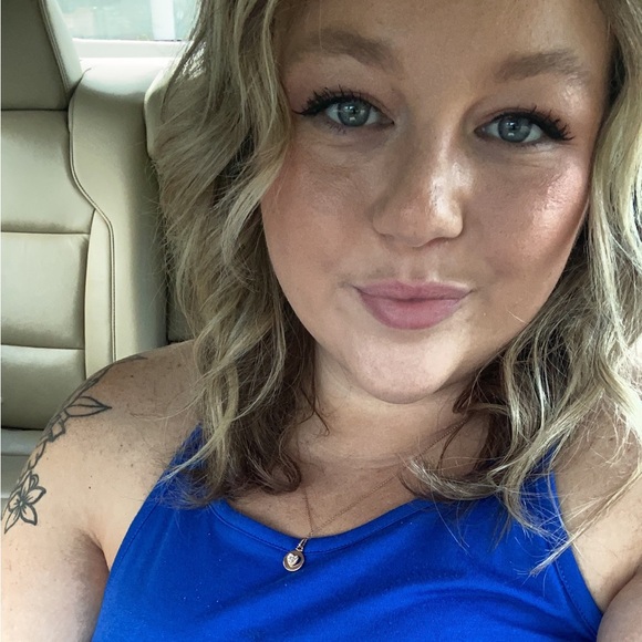 Shelby's Closet (@shelbyclark785) | Poshmark